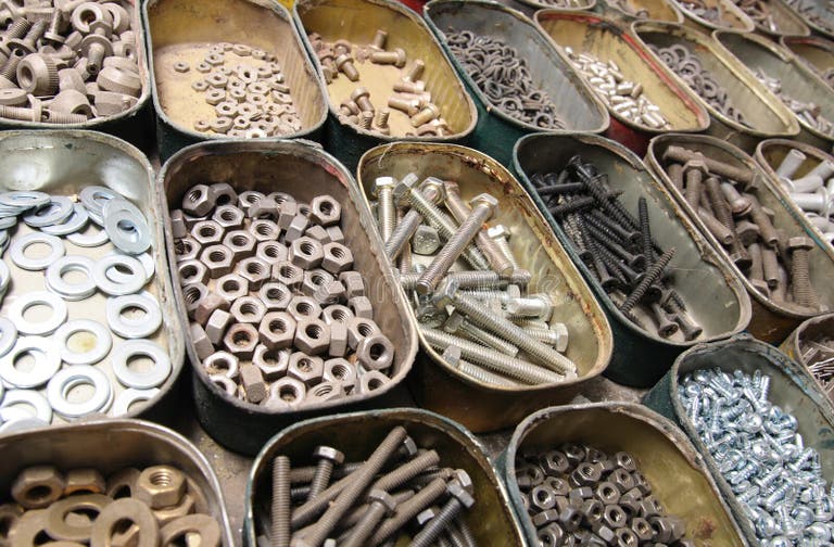 Olika skruvar arkivfoto. Bild av mutter, järn, begrepp - 13216770