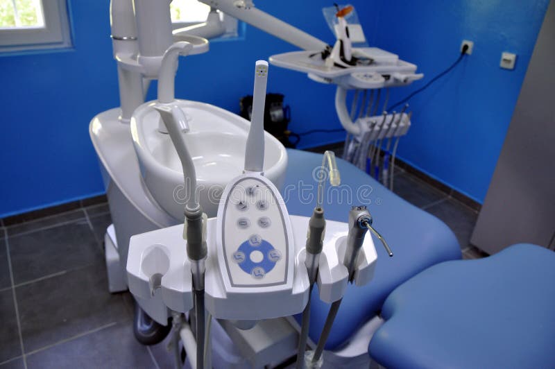 Olika Instrument Och Verktyg För Tandvård På Ett Tandläkarkontor ...