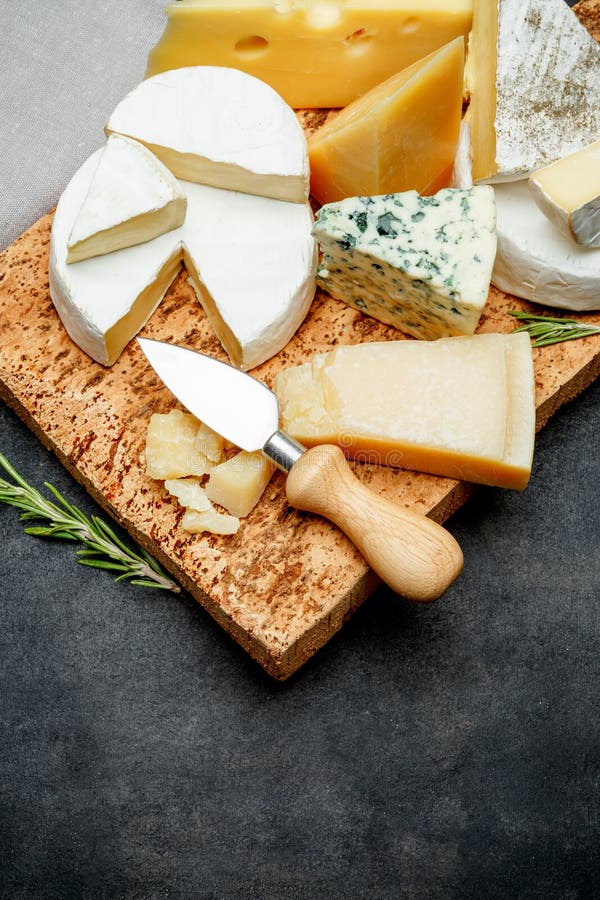 Olika Typer Av Ost - Parmesan, Brie, Roquefort, Cheddar Fotografering ...