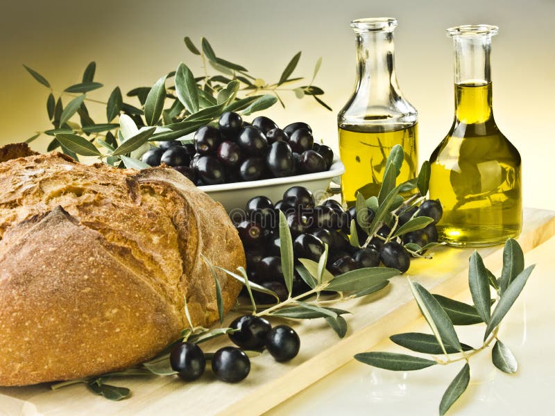 Olio ed olive di oliva fotografia stock. Immagine di olio - 22212702