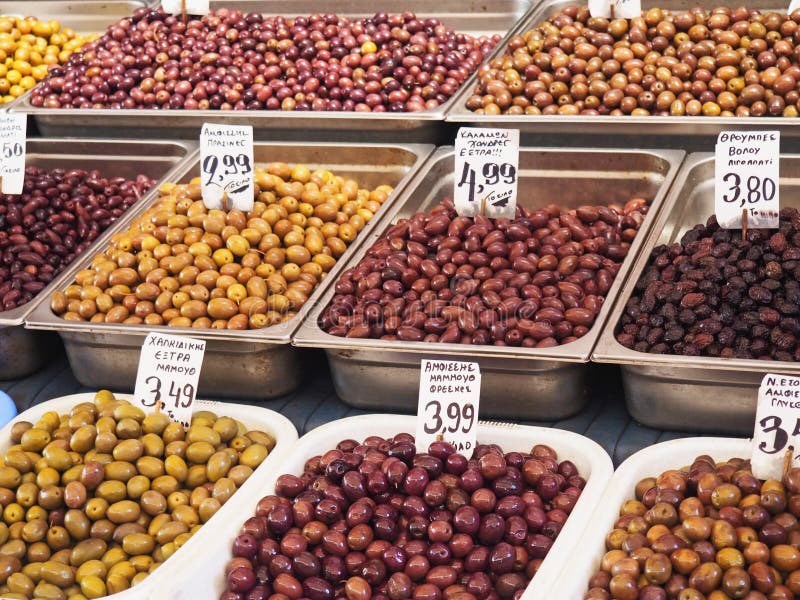 Olive Greche Visualizzate Nel Mercato Di Strada Di Atene Immagine Stock ...
