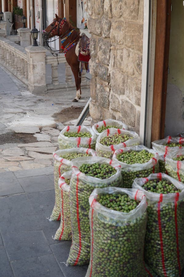 Olives in oriental markets stock image. Image of jerusalem - 141094567
