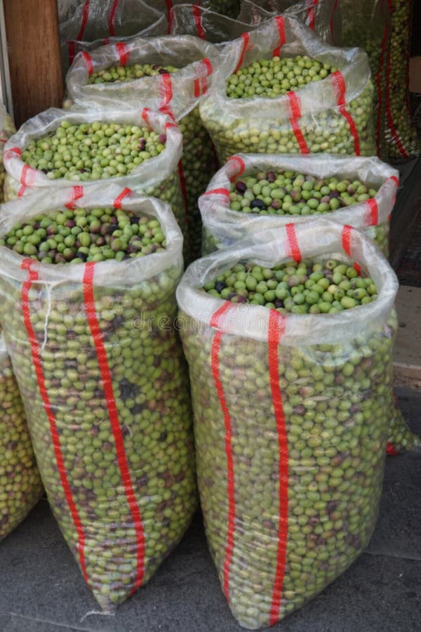 Olives in oriental markets stock image. Image of jerusalem - 141094567