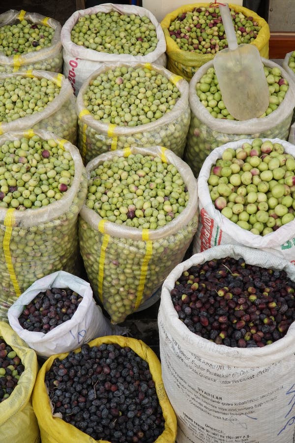 Olives in oriental markets stock image. Image of jerusalem - 141094567