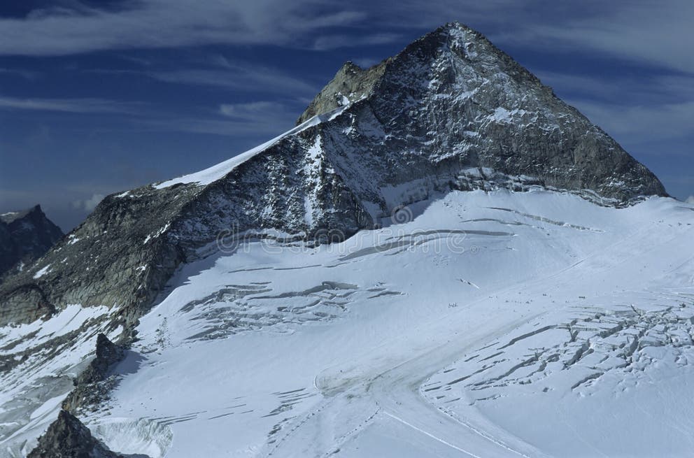 Olperer 库存图片. 图片 包括有 小山, 峰顶, 冬天, 节假日, 石头, 蓝色, 山顶, 漫步 - 12572761