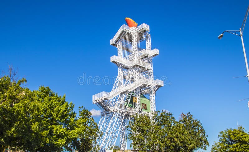Olympic Torch Downtown Atlanta Editorial Image - Image of green, tower ...