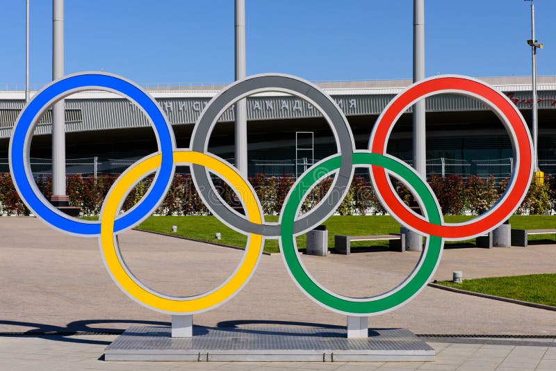 Olympische Ringe redaktionelles stockbild. Bild von hintergrund - 12941249