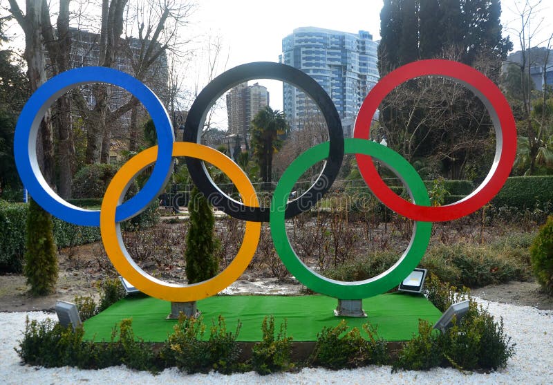 Olympische Ringen Op Het Vierkant Redactionele Afbeelding - Image of ...