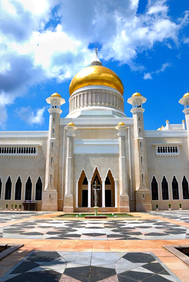 Omar Ali Saifuddien Mosque stock photo. Image of muslim - 8793284