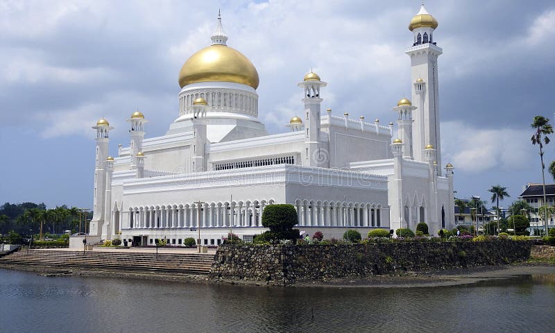 Omar Ali Saifuddin Mosque in Bandar Seri Begawan, Brunei Stock Image ...