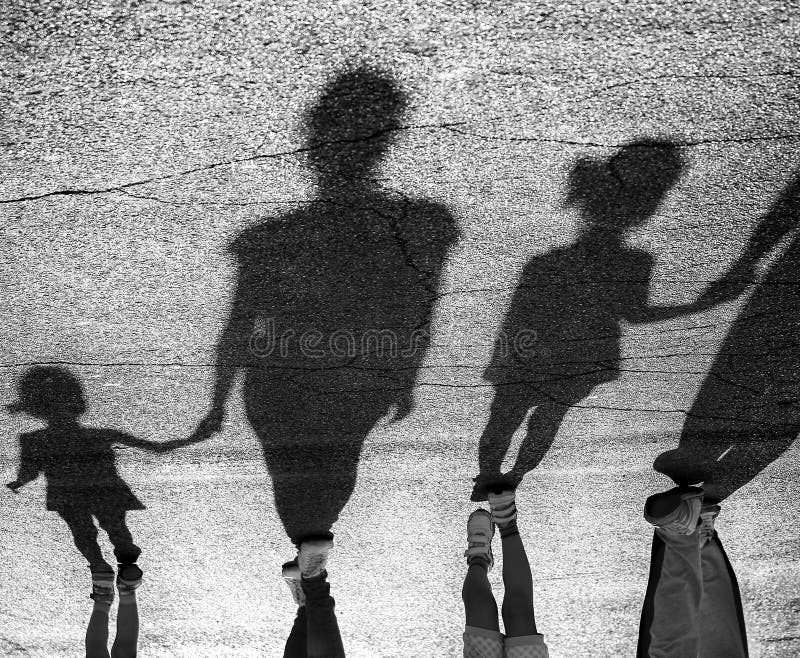 Ombres Des Gens Sur La Route Photo stock - Image du outdoors, people ...