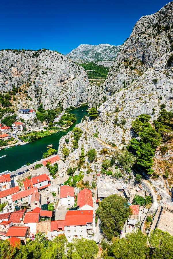 Omis, Dalmazia, Croazia fotografia stock. Immagine di bellezza - 75885702