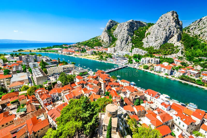 Omis, Dalmazia, Croazia fotografia stock. Immagine di bellezza - 75885702