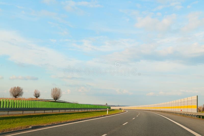 Route rectiligne photo stock. Image du expressway, environnement - 13942938