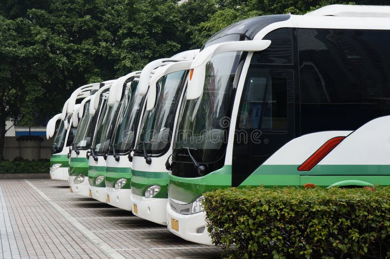 Omnibuses de viaje foto de archivo. Imagen de hoja, verde - 27131136