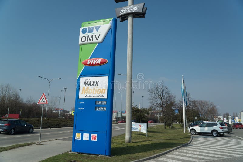 OMV-Treibstoff-Tankstelle In Ungarn Redaktionelles Stockfotografie ...