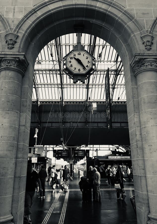 Arriving late - Paris editorial stock photo. Image of road - 265946853