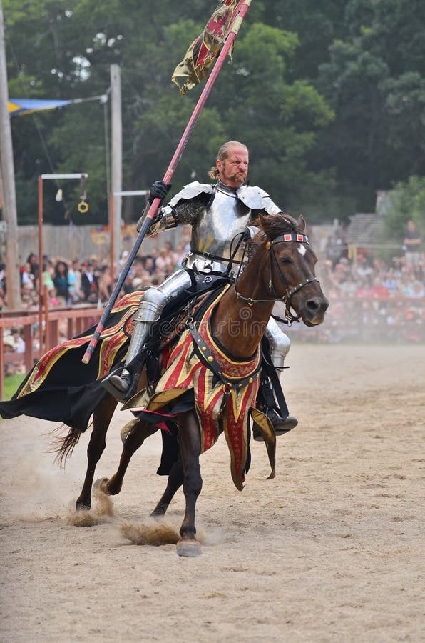 Riddare i harnesk redaktionell arkivbild. Bild av aktör - 33468977