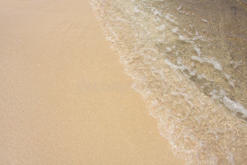 Onda na praia da areia imagem de stock. Imagem de paisagem - 117800379