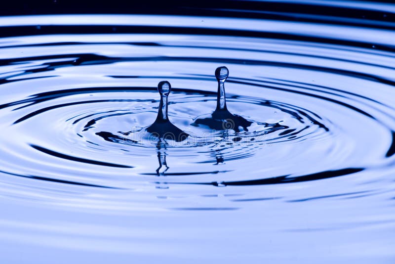 Onde d'eau photo stock. Image du gouttelettes, froid, abstrait - 4753122