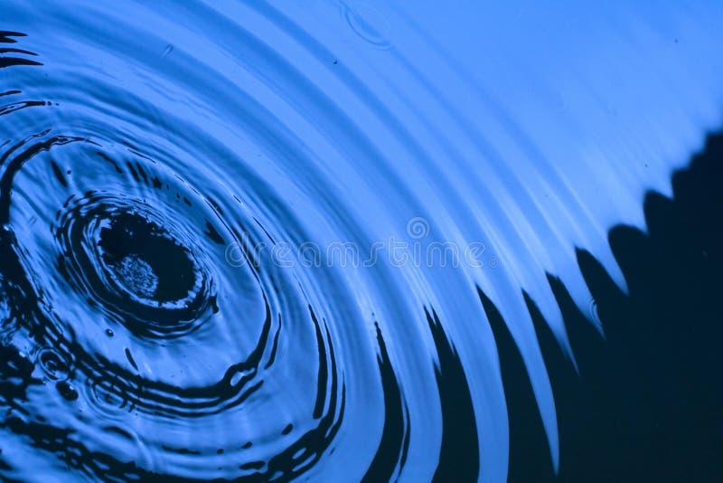 Vague d'eau bleue illustration stock. Illustration of égouttement - 4417020