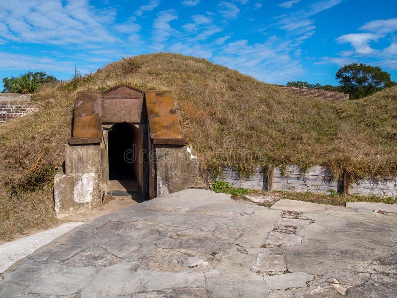 Ondergrondse Bunker Bij Fort Moultrie Op Het Eiland Van Sullivan Stock ...