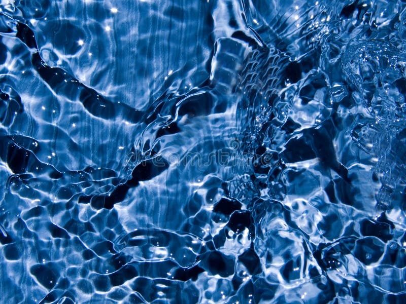 Vagues à La Surface De L'eau Photo stock - Image du lumière, abstrait ...