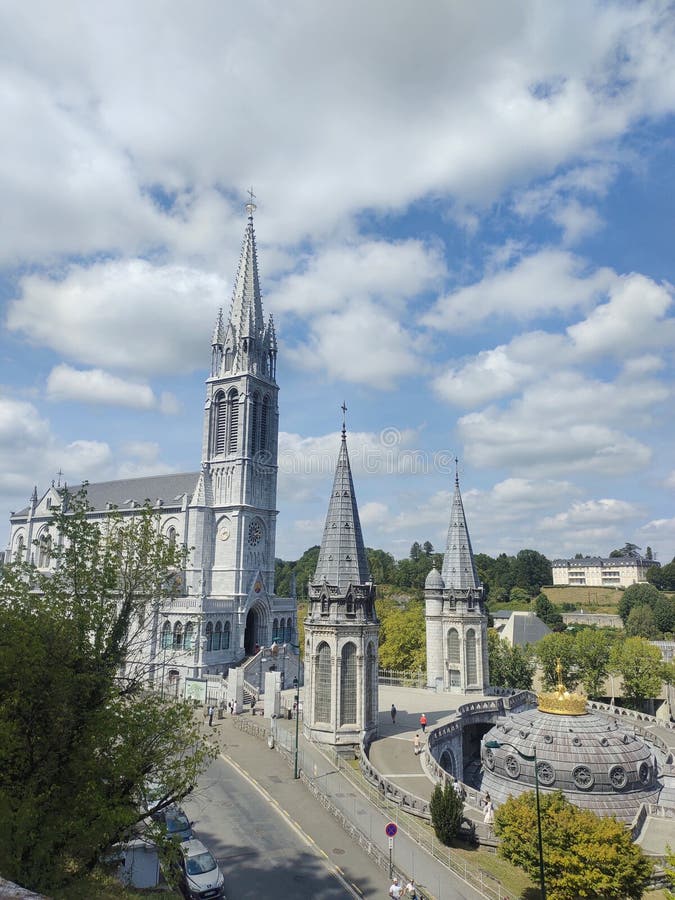 One of the Best Castle Ever Peace Editorial Photo - Image of tree ...