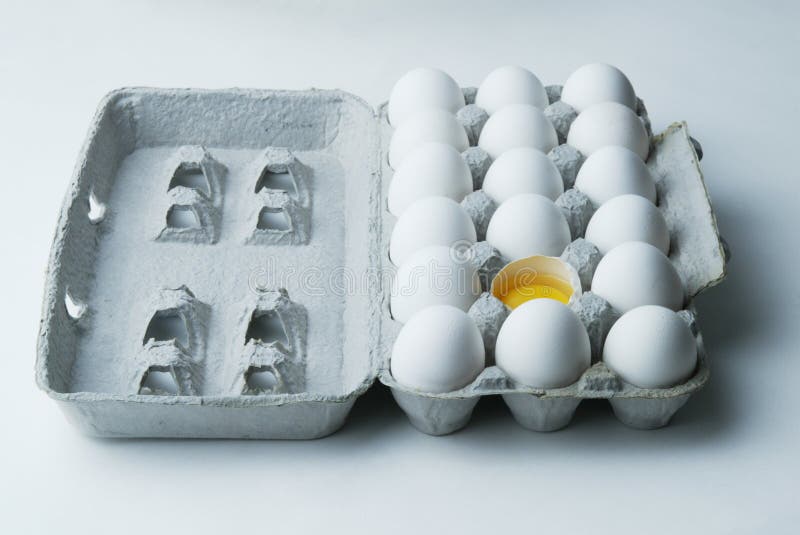 One Broken Egg in Box of Eighteen Stock Image - Image of foods, diet ...