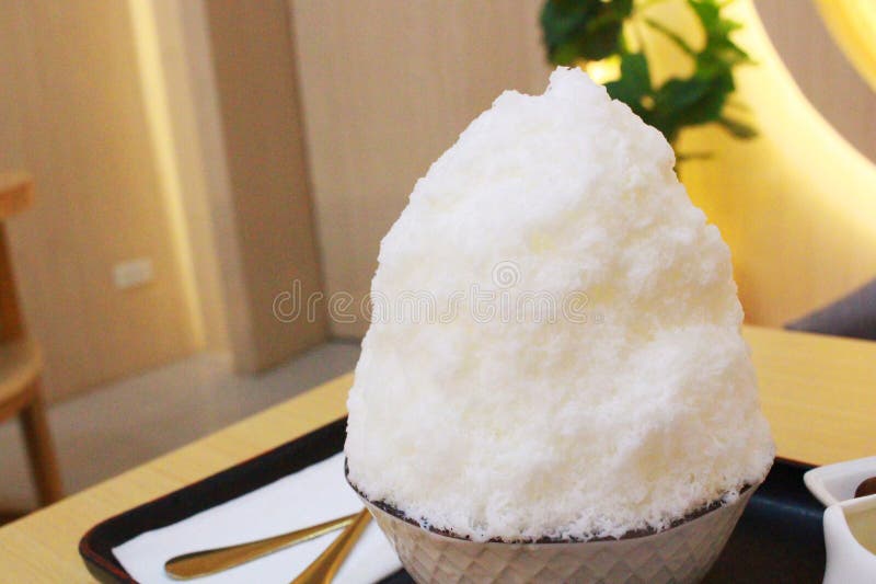One Cup Shaved Ice Milk Bingsu Stock Image - Image of shaved, bingsu ...