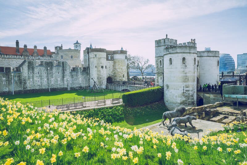 One day in sunny London. editorial stock photo. Image of europe - 90856888