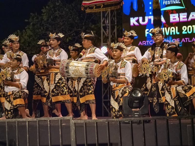 Indonesian folklore editorial photo. Image of ensemble - 21359121