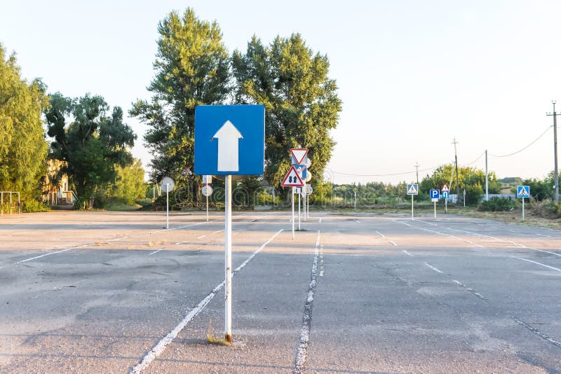 One-way Traffic Sign, Various Road Signs, Driving School Training ...