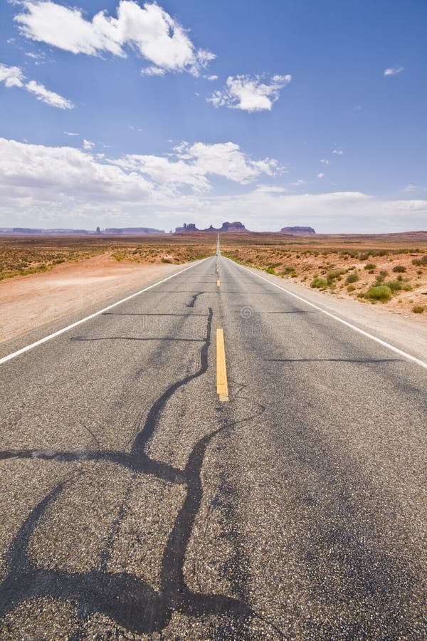 Oneindige weg stock afbeelding. Image of lijnen, horizontaal - 13625827