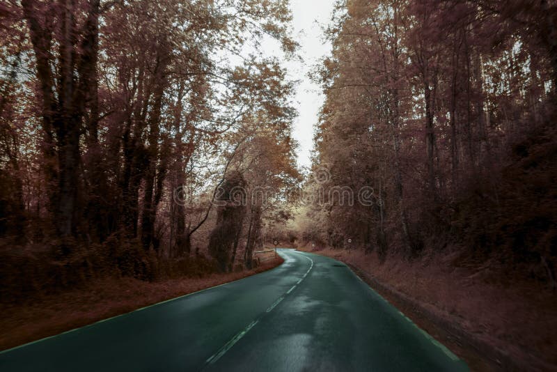 Oneindige Weg stock afbeelding. Image of groot, bewolkt - 12890367