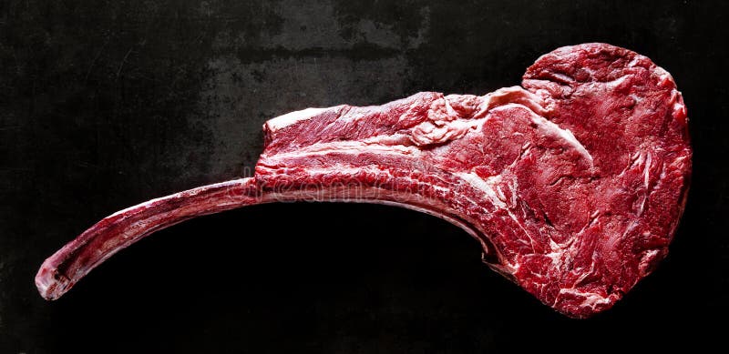Ruw Het Rundvleeslapje Vlees Van De Tomahawk Bone-in Rib Op Wit Stock ...