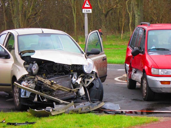 Ongeval stock afbeelding. Image of gras, auto, ongeval - 25865385