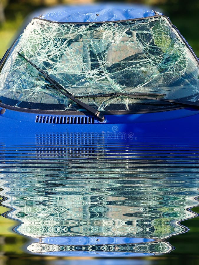 Ongeval Met Auto-ongeval Verstrooid Voorruit Abstract Gevaar Stock ...