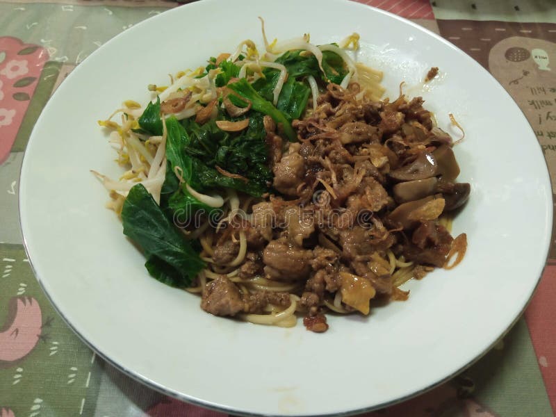 Online Halal Food Chicken Noodle Stock Image - Image of noodle, halal ...