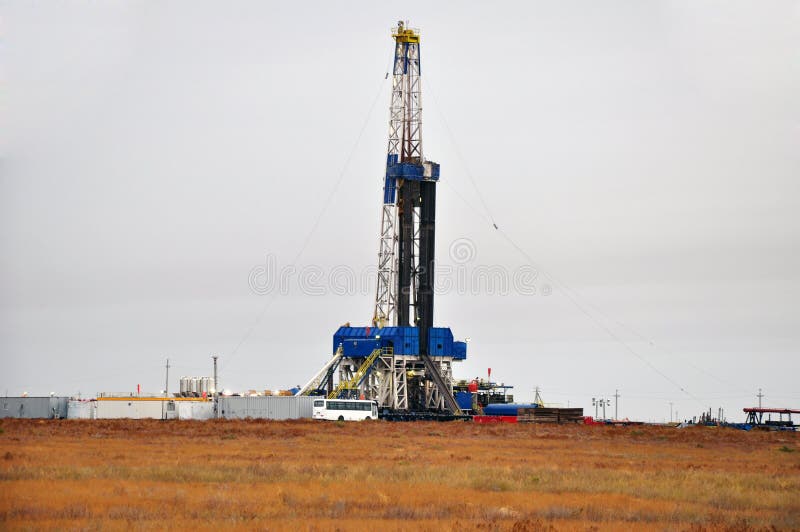 The onshore drilling rig stock photo. Image of industrial - 178515986