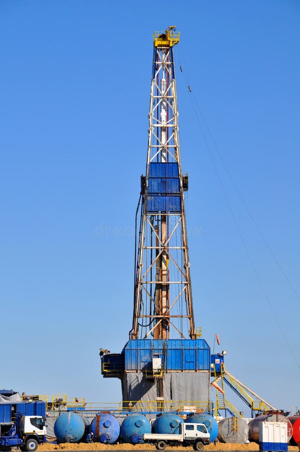 Oil Gas Rig Onshore Drilling of Petrochemical Industrial with Soil ...