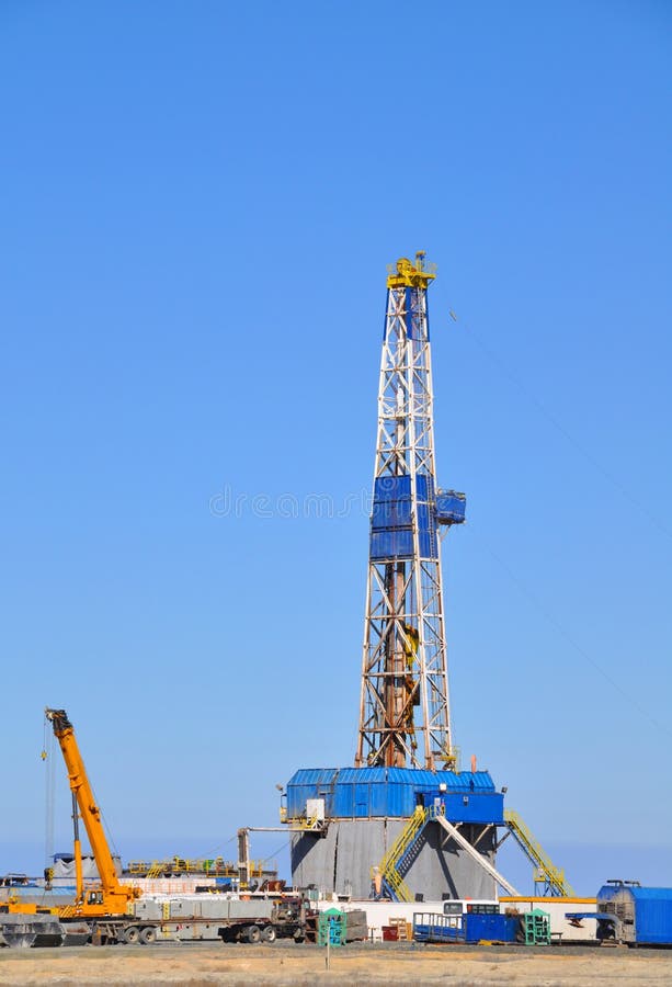 The onshore drilling rig stock photo. Image of heavy - 178515938
