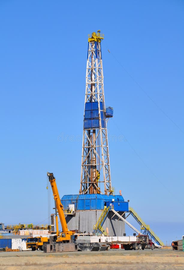 The onshore drilling rig stock image. Image of field - 178515985