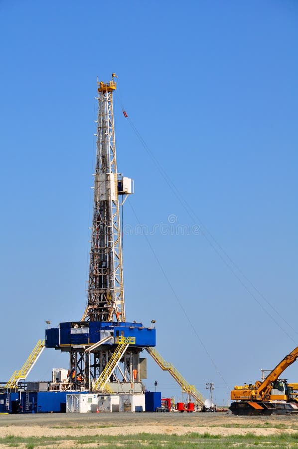 The onshore drilling rig stock photo. Image of construction - 178515994