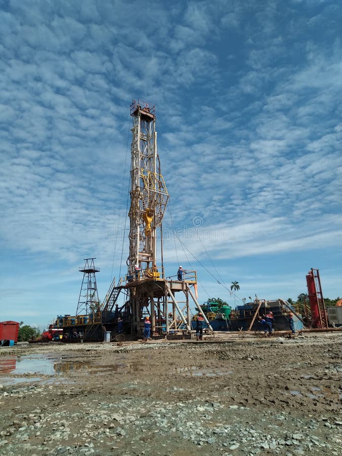 Onshore Rig after Hard Rain Stock Image - Image of mast, ship: 207699151