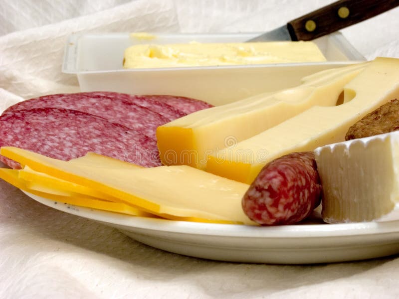 Ontbijt, Vers Brood, Kaas En Vlees Stock Afbeelding - Image of vlees ...