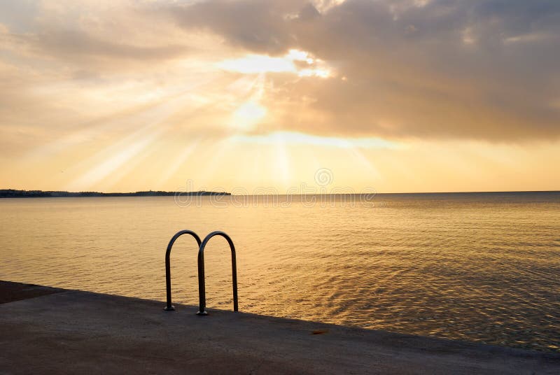 Onver di tramonto il mare immagine stock. Immagine di pace - 39603867