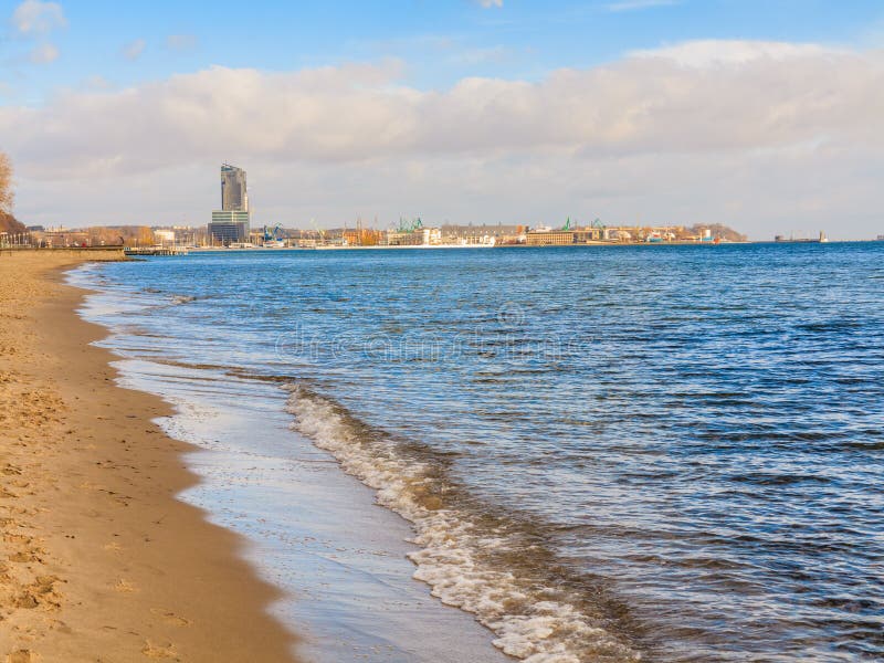Oostzeebaai Polen Stad Gdynia Op De Achtergrond Stock Afbeelding ...