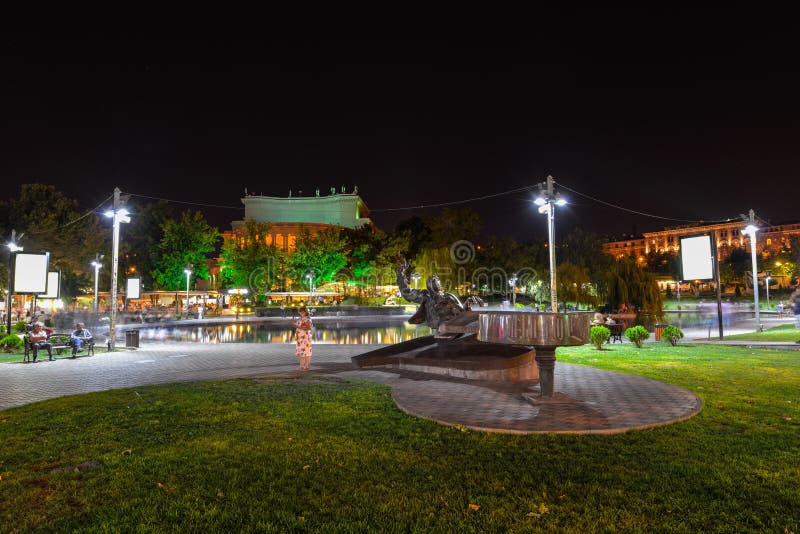 Opéra Et Statue Erevan De Théâtre Et D'Arno Babajanyan De Ballet Image ...