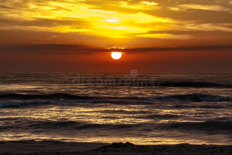 Op Zee Zonsopgang of Zonsondergang Stock Afbeelding - Image of horizon ...